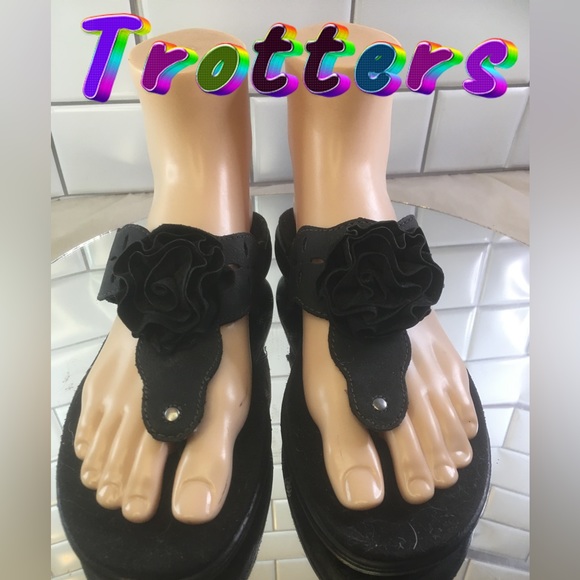 Trotters | Shoes | Trotters Floral Flower Flip Flop Sandals Womens 7 ...